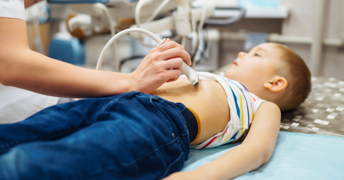Gyakori hasfájás gyerekeknél? Ilyenkor fontos a hasi ultrahang